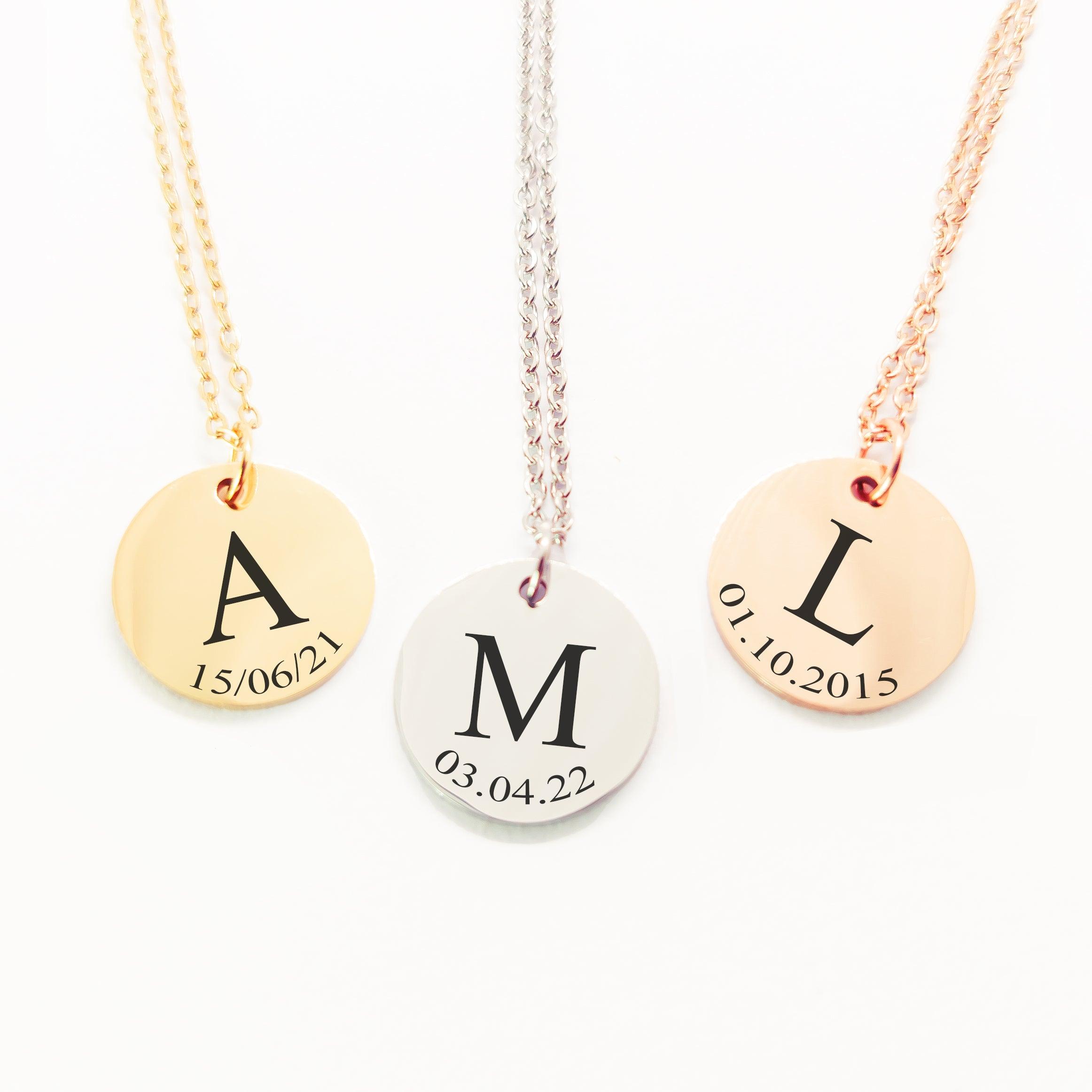 Colar com Pingente de Letra Inicial e Data Especial Personalizado em A ...